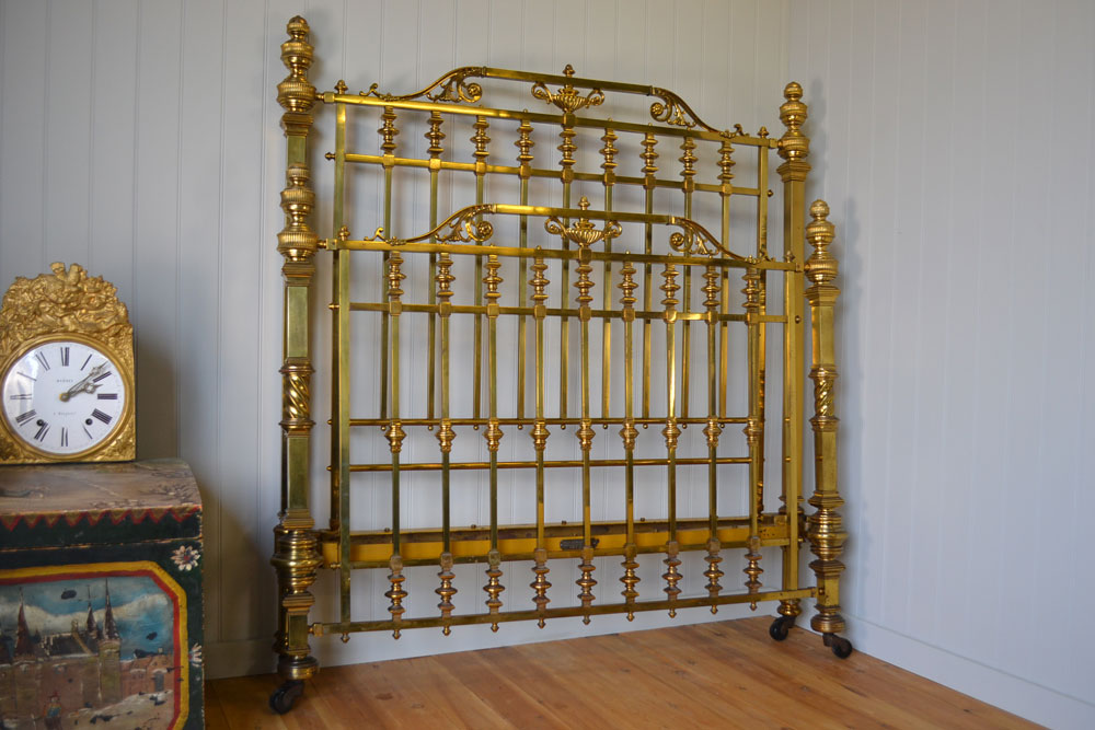 Antique brass and iron king size 5ft beds and victorian bedsteads