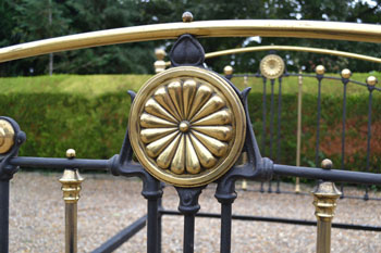 Antique brass and iron king size 5ft beds and victorian bedsteads