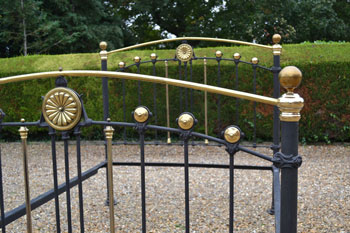 Antique brass and iron king size 5ft beds and victorian bedsteads